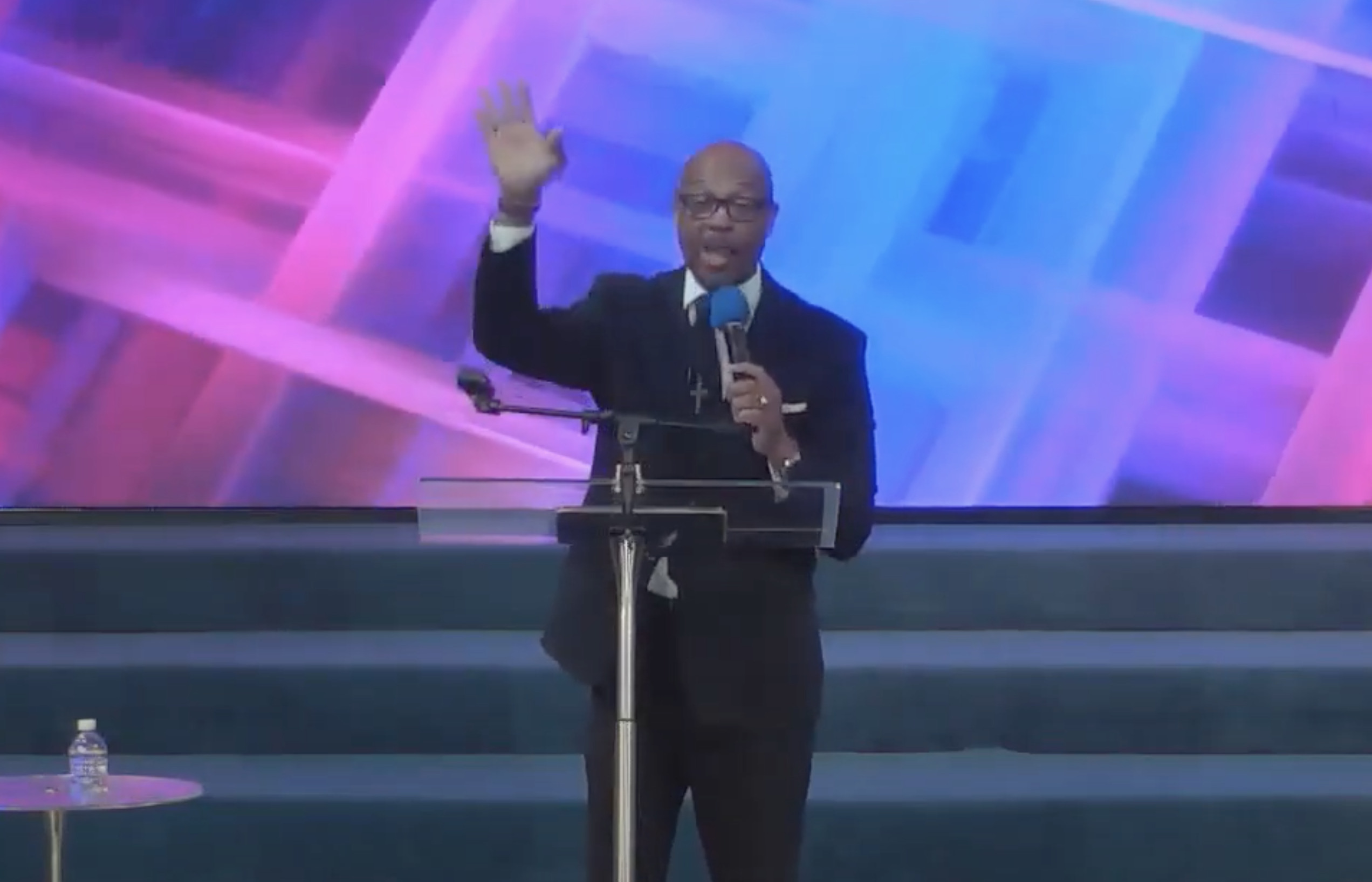 Gala Guest Host and Speaker/Comedian: Pastor Lester Barrie – FOLHOW